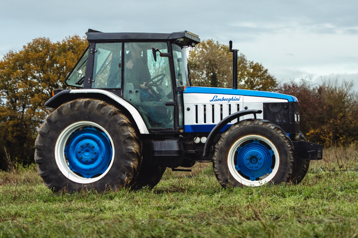 Book on for a 30 Minute Lamborghini Tractor Driving Experience