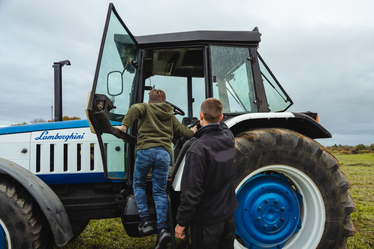 Book Tractor Driving Experience Days in the UK | Drive a Tractor