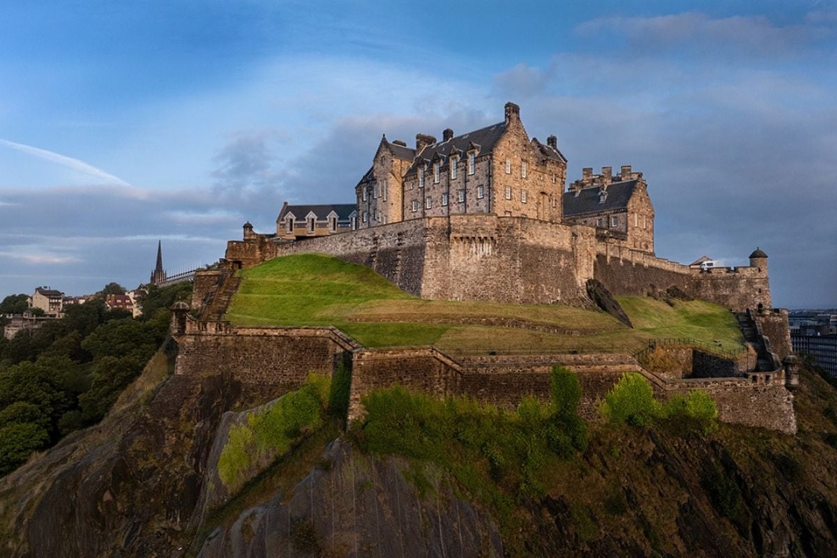 Enjoy this Edinburgh Castle and Dinner for Two Experience Gift Voucher