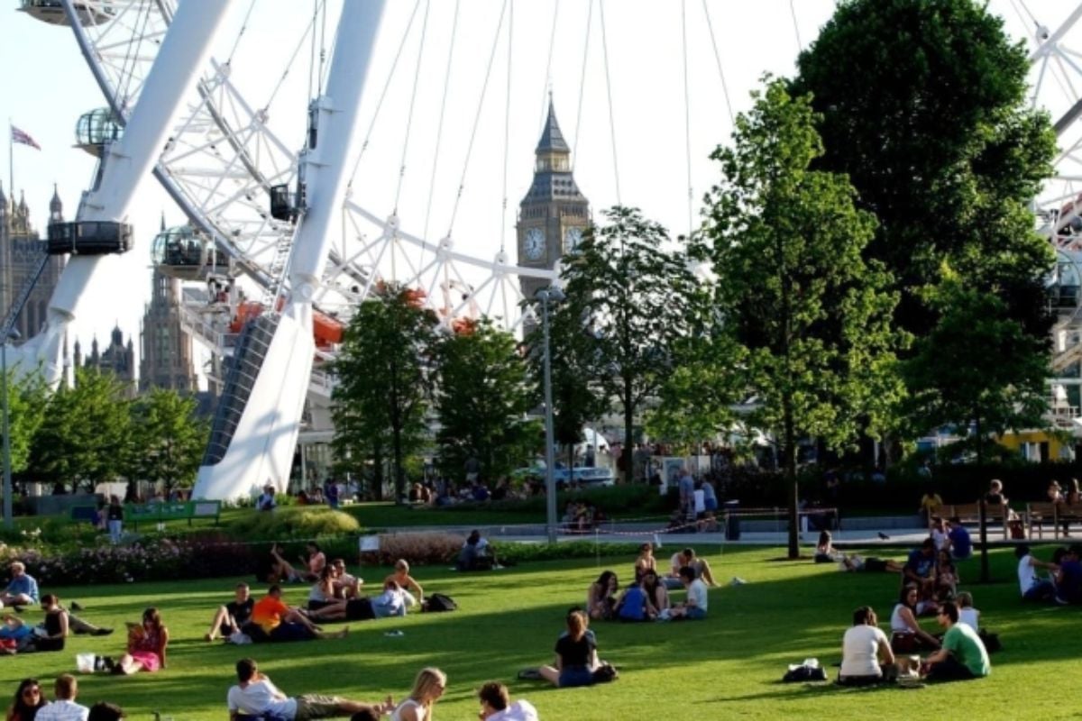 Book this fun River Thames Daytime Bike Tour Of London, Voucher