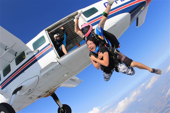 Brave a 14000ft Tandem Skydive in Nottingham with TrackDays